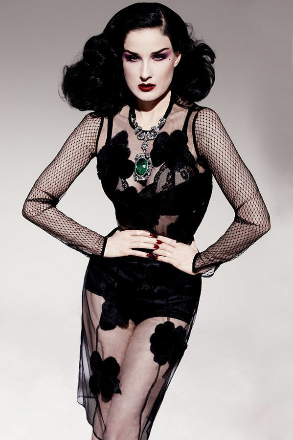 Dita Von Teese, la primera stripper del mundo posa para su propia marca de ropa interior_Spanish ...