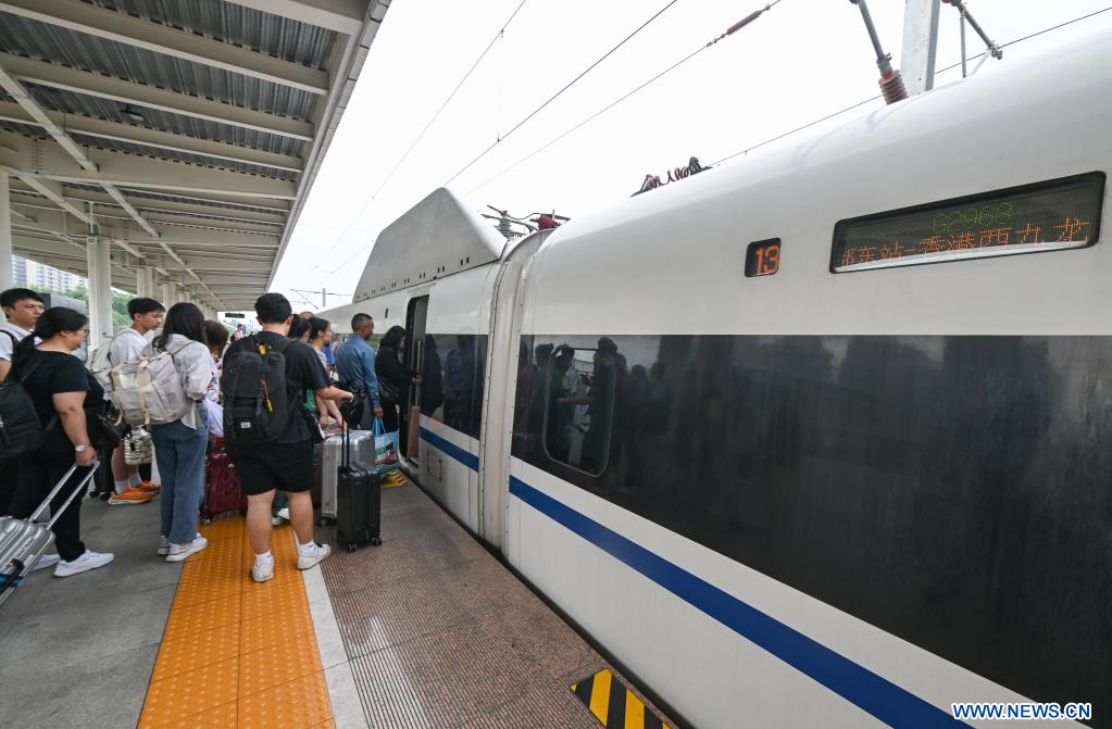 Servicio de tren de alta velocidad entre Chengdu y Hong Kong_Spanish.china.org.cn_中国最权威的西班牙语新闻网站