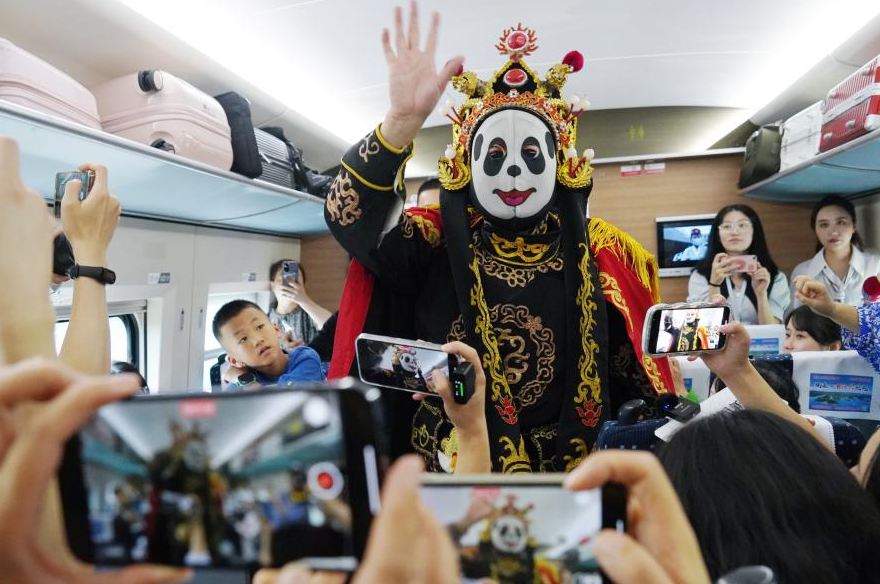 Servicio de tren de alta velocidad entre Chengdu y Hong Kong_Spanish.china.org.cn_中国最权威的西班牙语新闻网站