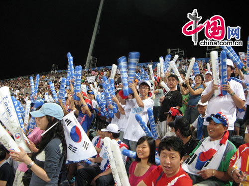 棒球预赛日韩精彩对决:韩日棒球迷的狂欢日(组图) 中国网