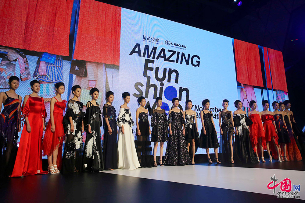 AMAZING FUNSHION WEEK时尚周开启 开幕大秀——绒华锦时[组图] _ 图片中国_中国网