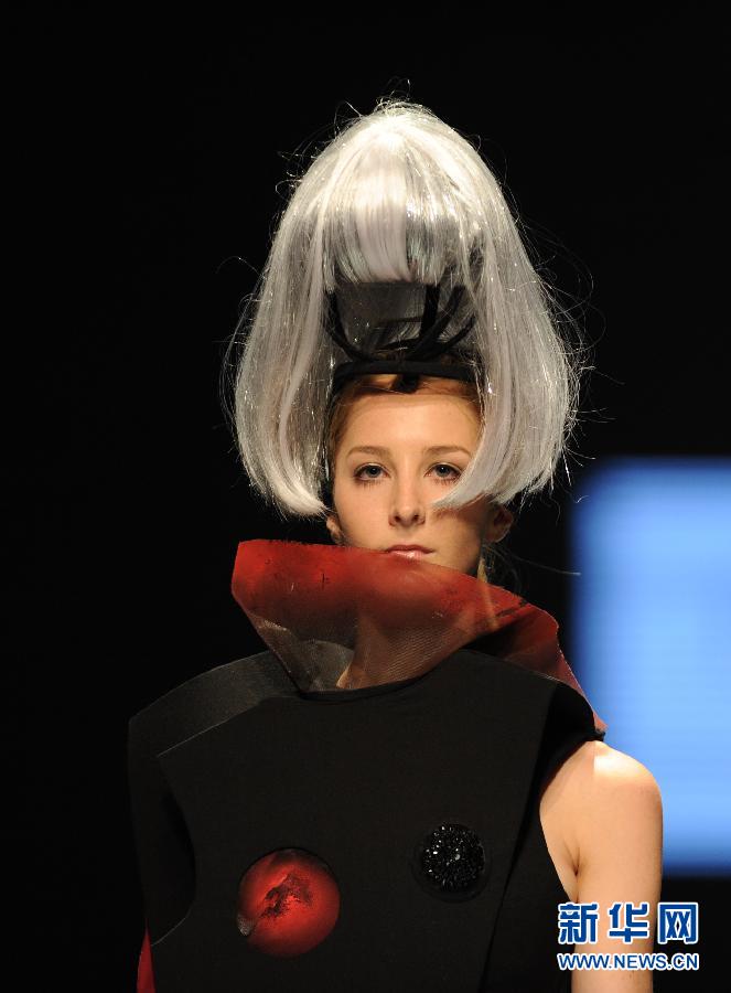 Les stylistes français brillent au Festival international de la mode de ...