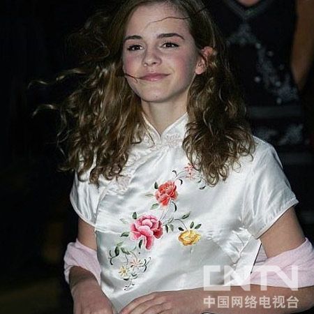 Les looks en Qipao des vedettes chinoises et étrangères_China.org.cn