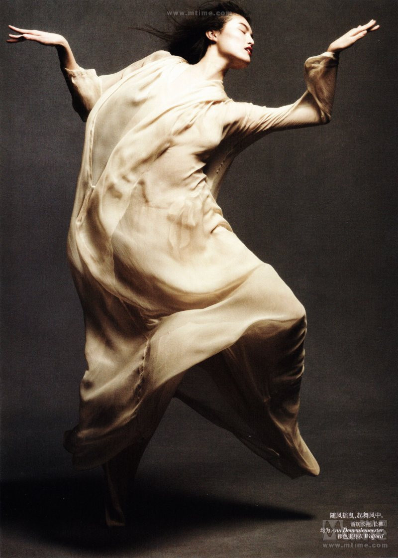 Trois top-modèles chinois posent pour la version chinoise de Vogue