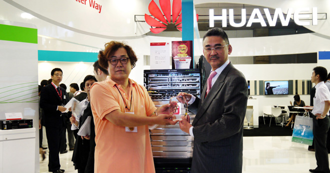 Huawei : CloudEngine 12800 récompensé à Interop Tokyo 2013