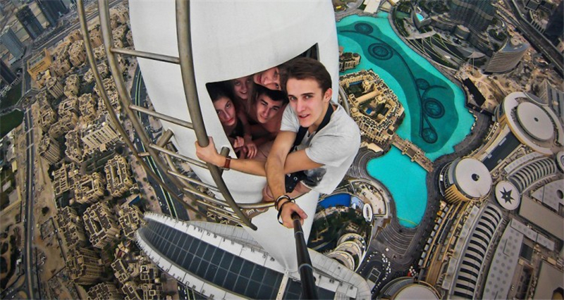 Vues plongeantes de Dubaï par le roofer russe Alexander Remnev