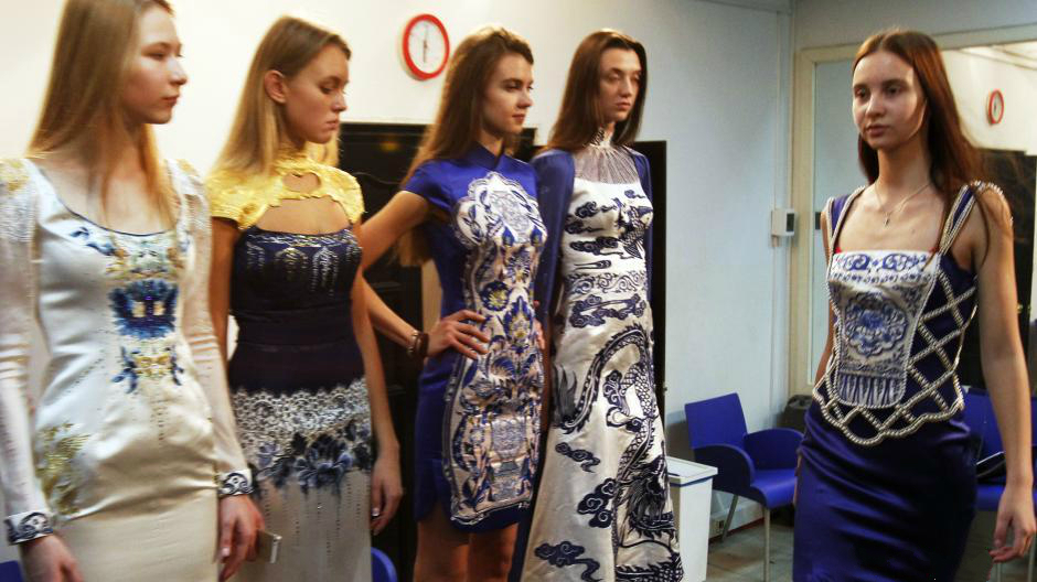 200 mannequins russes auditionnent pour un défilé du créateur chinois ...