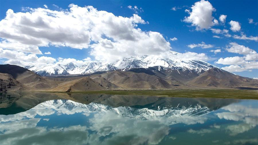 Découvrez les paysages du plateau du Pamir au mois de juin