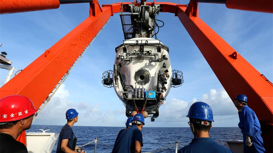 Le sous-marin Jiaolong descend à plus de 6 km de profondeur dans la ...