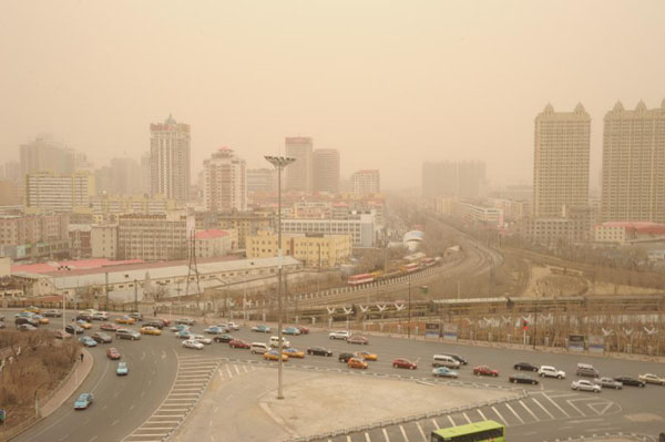Natur und Umwelt - german.china.org.cn - Sandsturm fegt über Nordchina