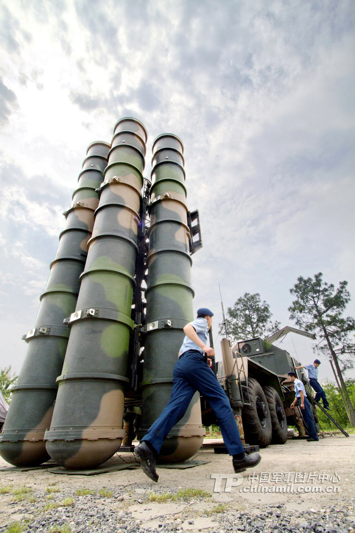 China - german.china.org.cn - Chinas Luftabwehrrakete HQ-9