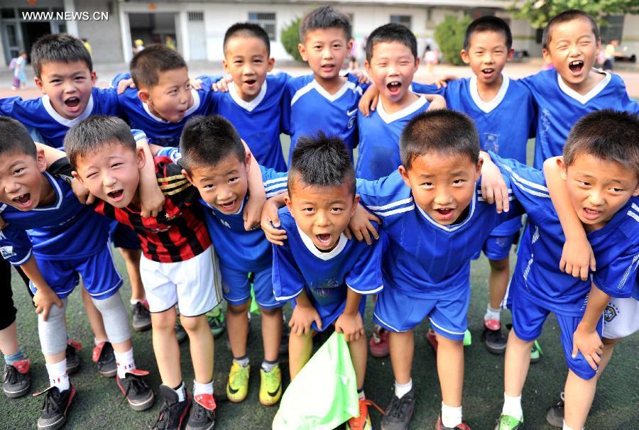 International - german.china.org.cn - Jinan: Balljungen trainieren für ...