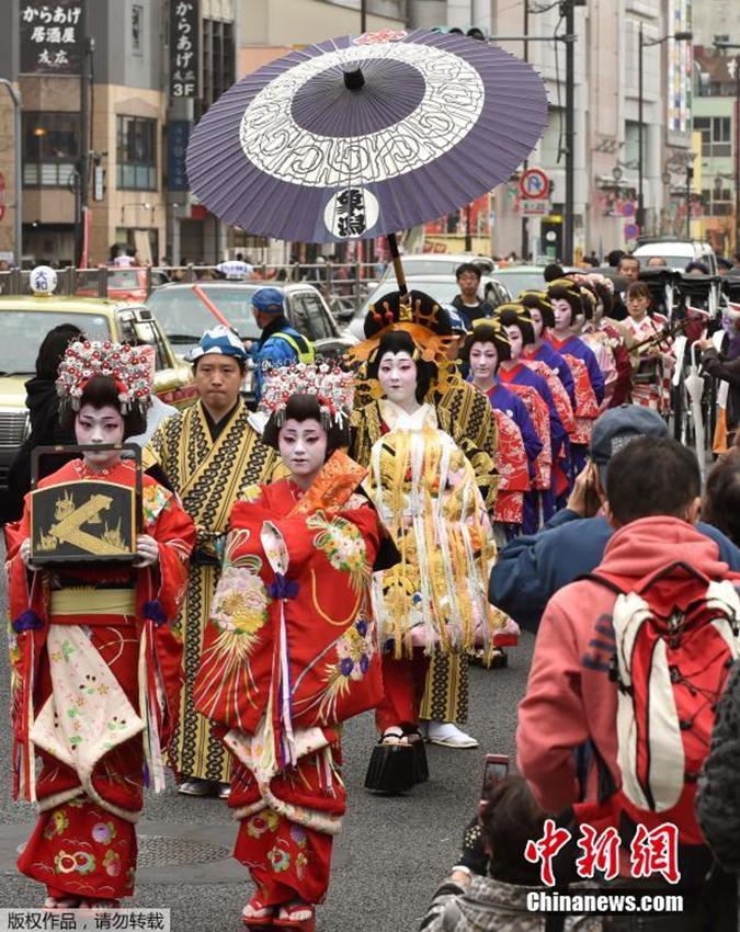 International - german.china.org.cn - Parade der Geishas in Tokio