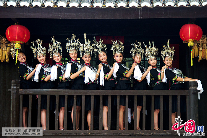 Kultur - german.china.org.cn - Traditionelle Kleidungen der ethnischen ...
