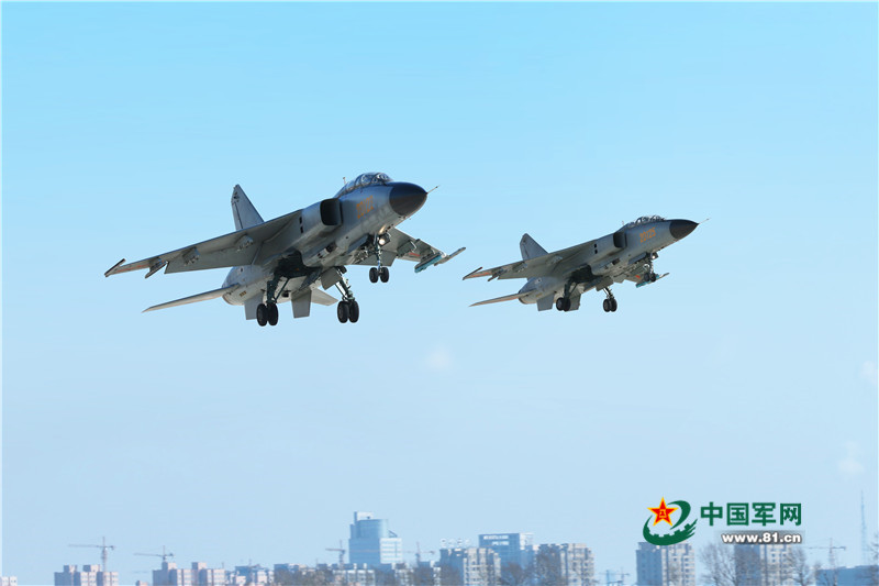 Chinesische Pilotinnen: fliegen und kämpfen bei der Luftwaffe_China.org.cn