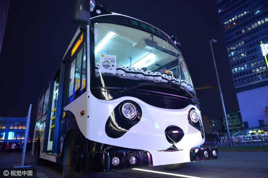 Pandabus in Chengdu lädt zum Ticketkauf ein_China.org.cn