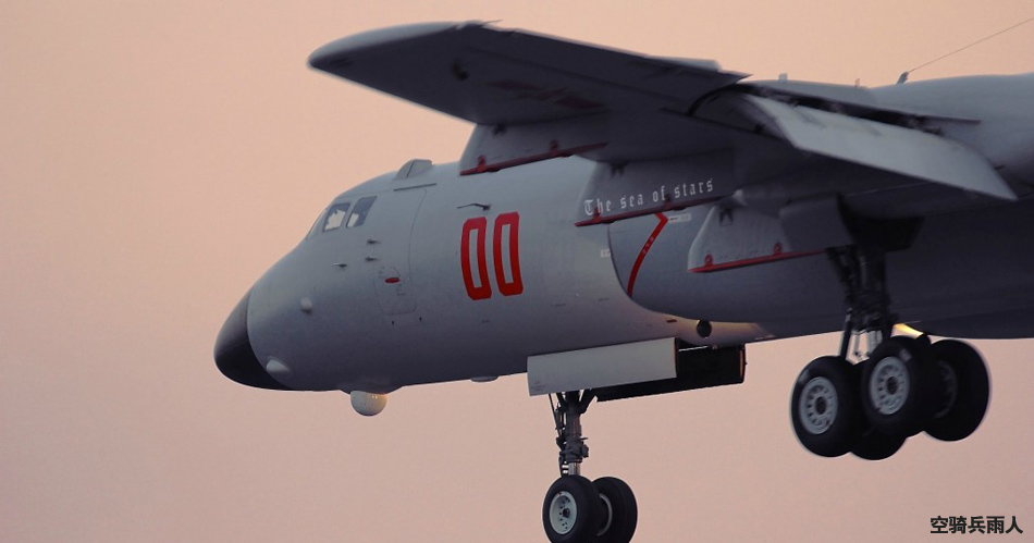 道行く人も振り返る新型戦略爆撃機H-6K_中国網_日本語