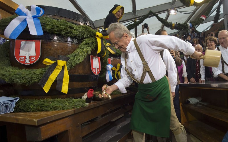 2012: La mayor y más popular fiesta de cerveza en el mundo_Spanish ...