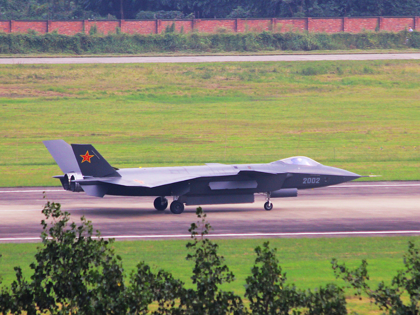 Publicadas imágenes de un nuevo avión chino indetectable por radar ...