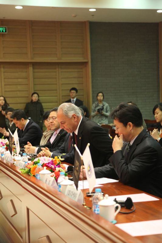 BFSU y UNAM establecen el mayor centro de estudios mexicanos de Asia ...