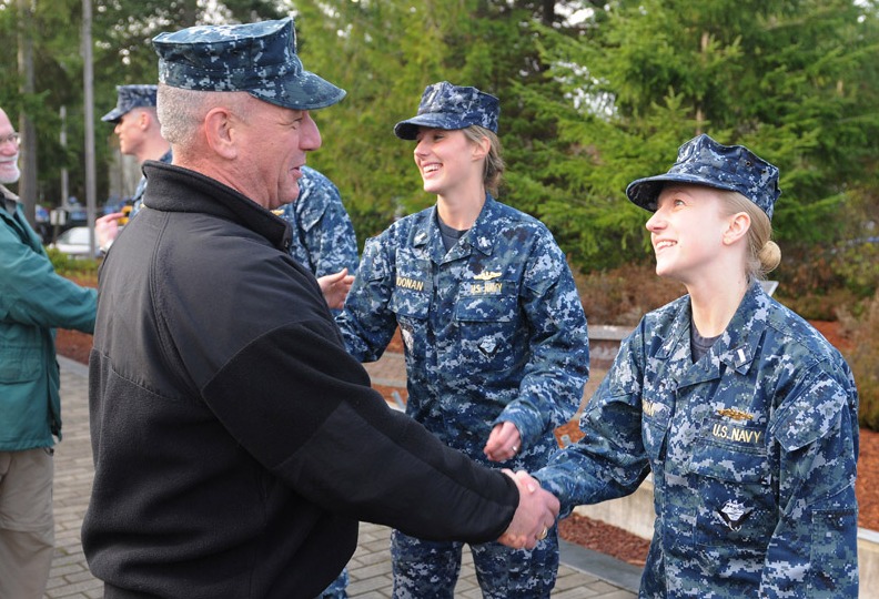 Las primeras soldadas del submarino nuclear de la Marina de EE.UU ...
