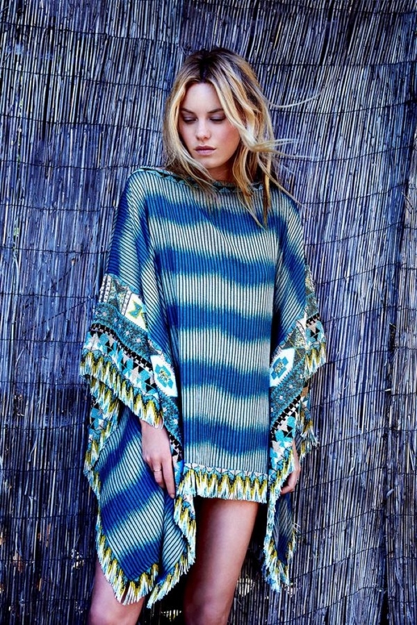 Modelo Camille Rowe posa en playa_Spanish.china.org.cn_中国最权威的西班牙语新闻网站