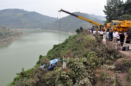 13 dead after bus falls off cliff in SW China - China.org.cn