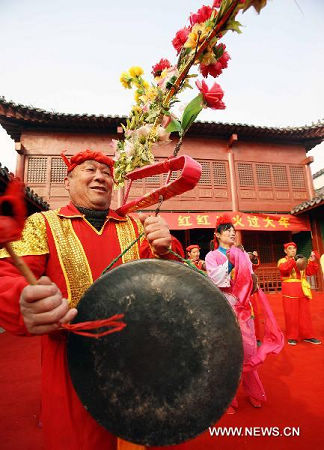 Flower-drum dance welcomes new year - China.org.cn