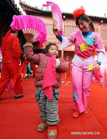 Flower-drum dance welcomes new year - China.org.cn