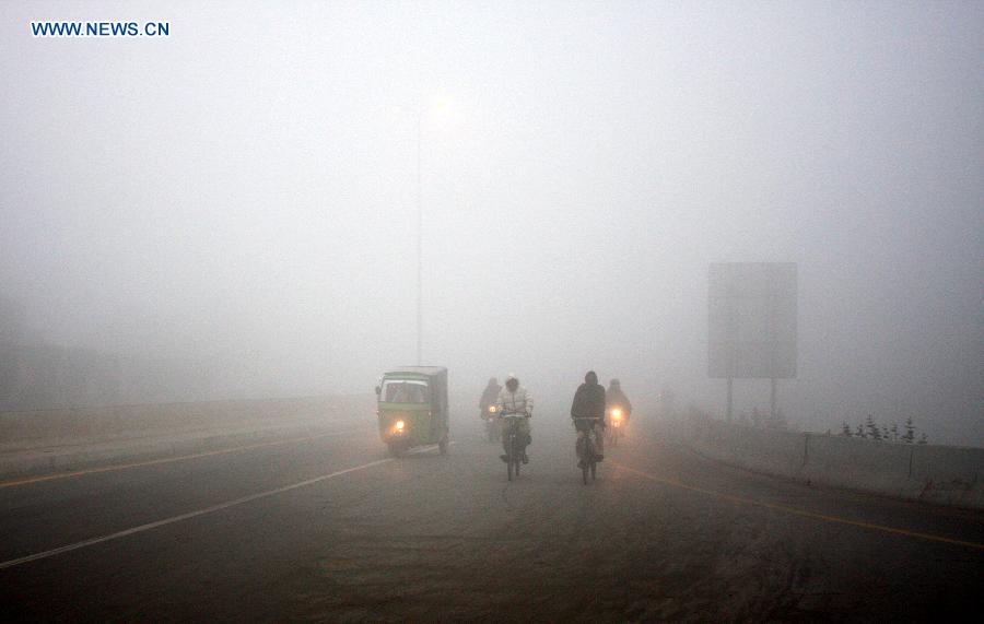 Dense fog hits Pakistan - China.org.cn