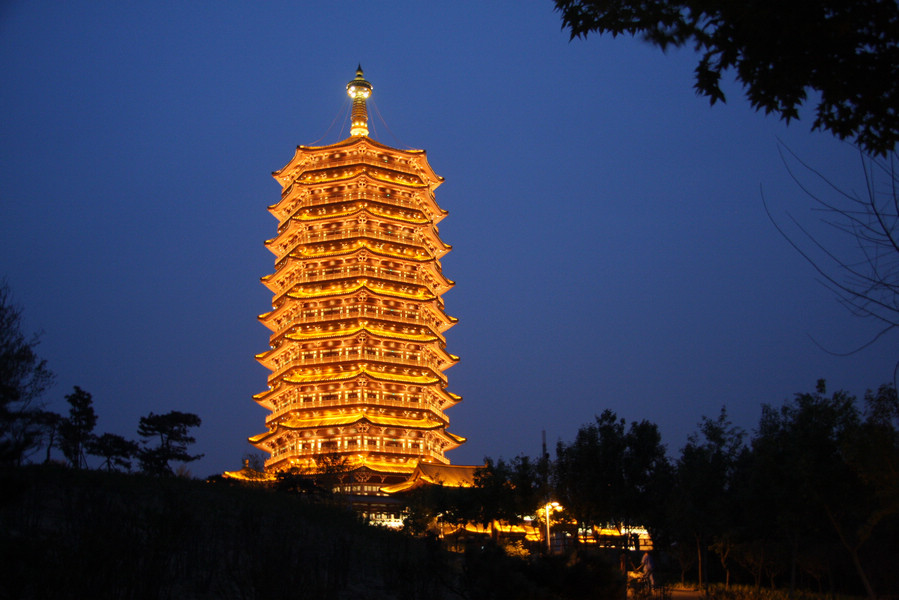 Yongding Tower at night - China.org.cn