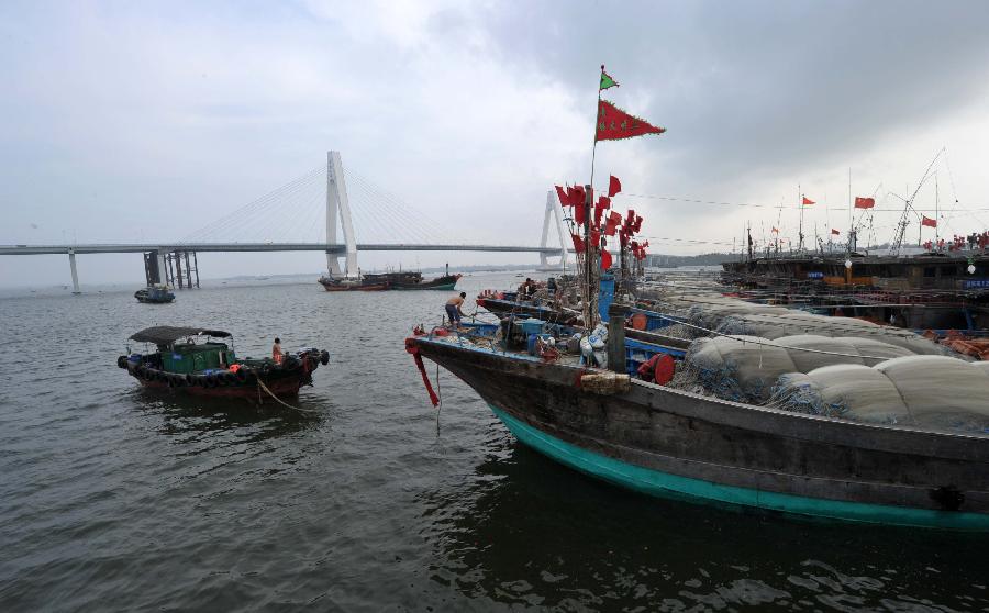 China starts emergency plans for Typhoon Nari - China.org.cn