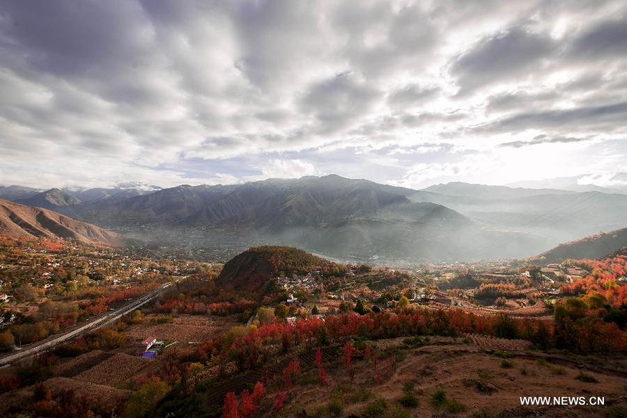 Autumn scenery in Dajinchuan River valley in Sichuan - China.org.cn