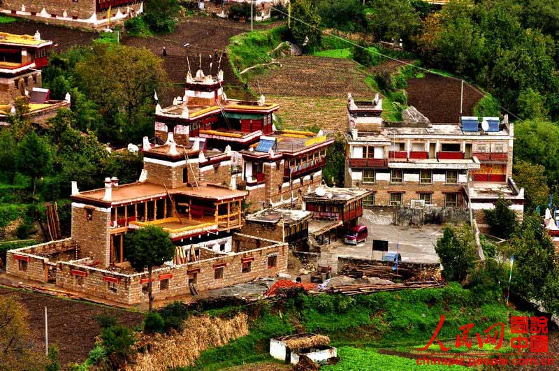 english news 英语新闻-Beautiful Tibetan village: Jiaju Tibetan stockade ...