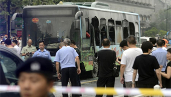 32 injured in China bus fire- China.org.cn