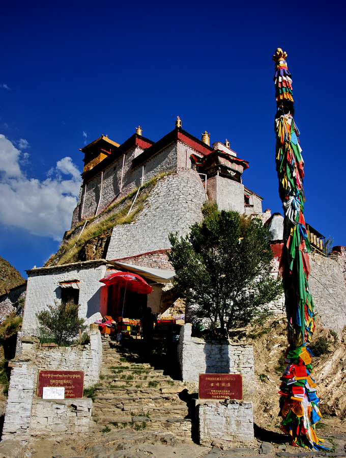 Tibet's oldest palace - Yumbulagang Palace - China.org.cn