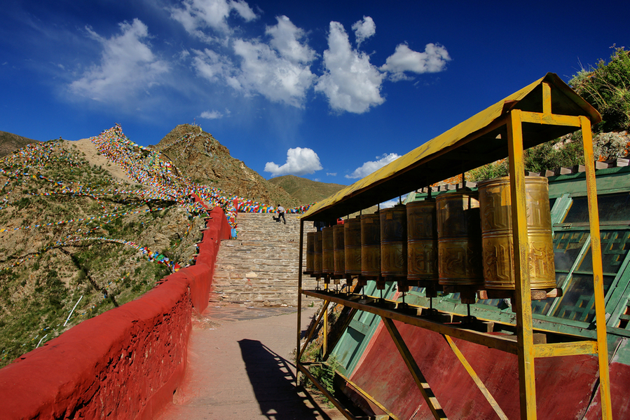 Tibet's oldest palace - Yumbulagang Palace - China.org.cn