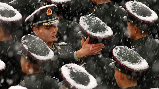 PLA Army soldiers take training in snow- China.org.cn