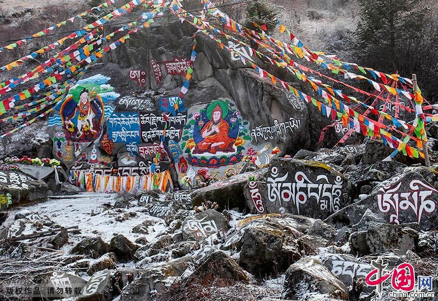 Tibetan cliff engravers- China.org.cn