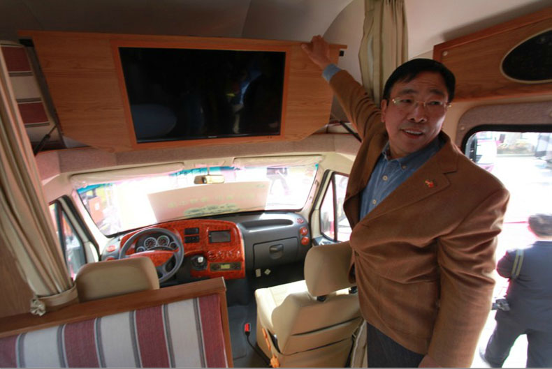 Qingdao-made caravan displayed - China.org.cn