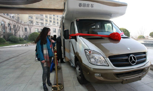 Qingdao-made caravan displayed - China.org.cn