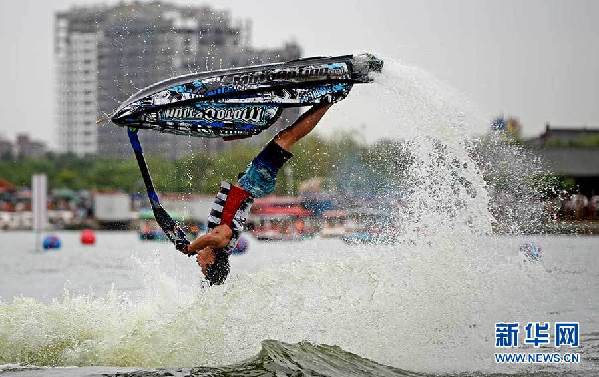 Water stunt shows performed in Yinchuan _ China.org.cn