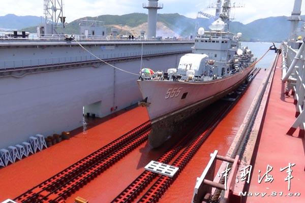 China's floating dock begins maiden voyage- China.org.cn
