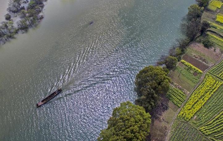 Boat sails on Xiaoshui River, C China - China.org.cn