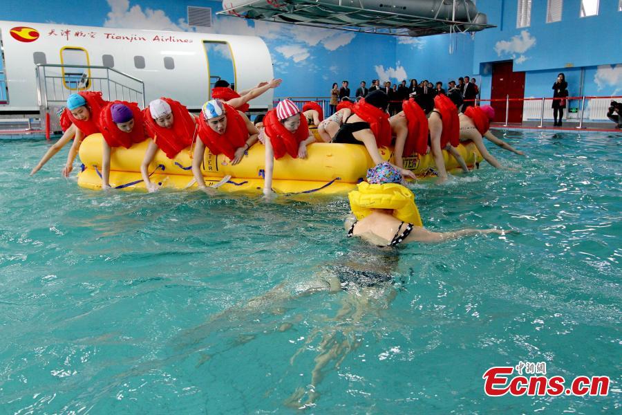 Flight attendants prepared for water emergency landing- China.org.cn