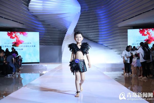 Mini models shine at Qingdao Fashion Week _ China.org.cn