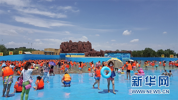 Mingcui Lake Water Park open to public in Yinchuan _ China.org.cn