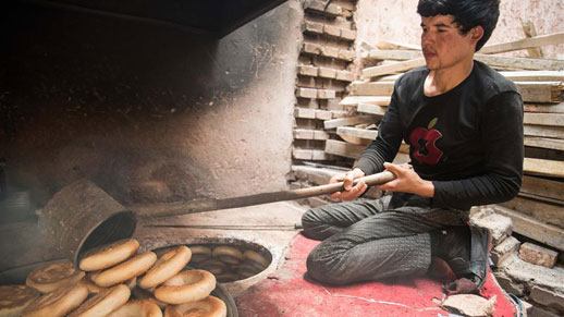 Nang makers in Kashgar, Xinjiang- China.org.cn