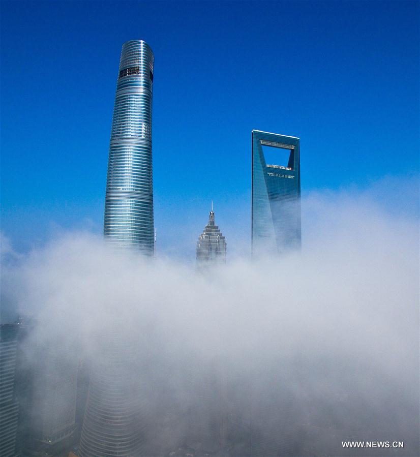 Skyscrapers shrouded by cloud and mist in Shanghai- China.org.cn