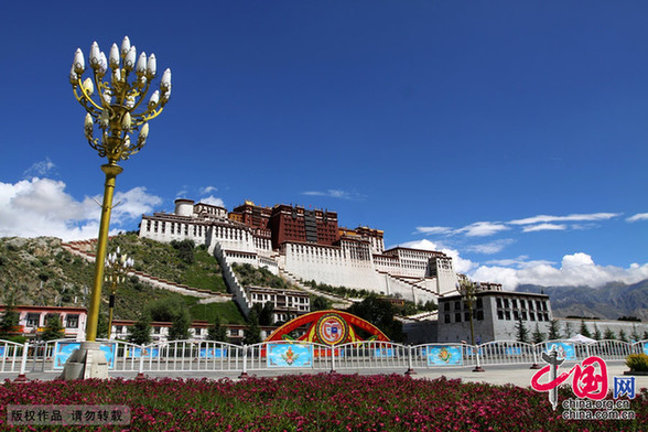 Tibet's tourists to take to the skies from August - China.org.cn